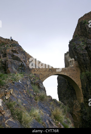Stone bridge of Shaharah, Yemen Stock Photo - Alamy