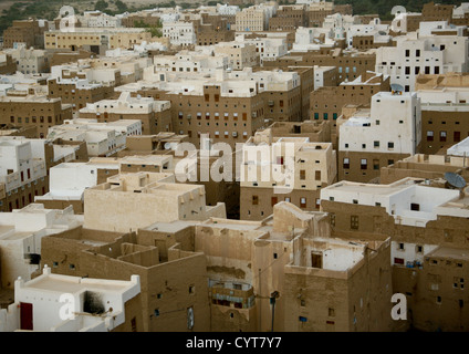 View of Shibam the Manhattan of the Desert Walled town with 7 storey ...