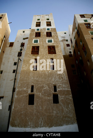 Mud facade of house in Shibam, Yemen Stock Photo - Alamy