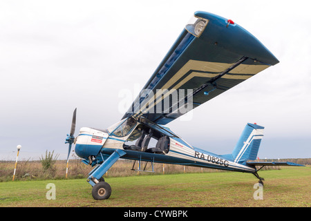 small private aircraft propeller plane airfield airport Stock Photo - Alamy