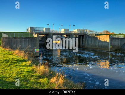 Leigh flood barrier protecting Tonbridge Stock Photo - Alamy