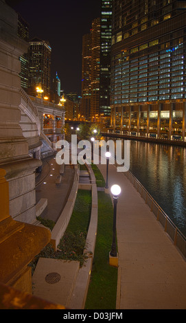 Chicago skyline - High water level in Lake Michigan causes water to ...