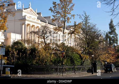 The Gloucester Gate on the Outer Circle of Regent's Park, London ...