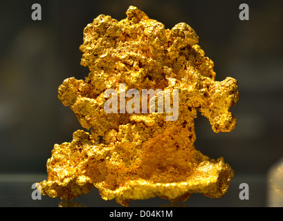 Gold in its natural form Stock Photo - Alamy