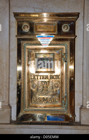 An old U.S. Mail drop box for outgoing mail Stock Photo - Alamy