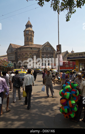 Typical Everyday Life in Mumbai, India Stock Photo - Alamy