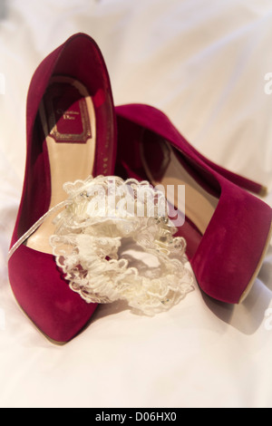 Wedding Shoes and garter Stock Photo - Alamy