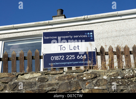 House to let sign Stock Photo - Alamy
