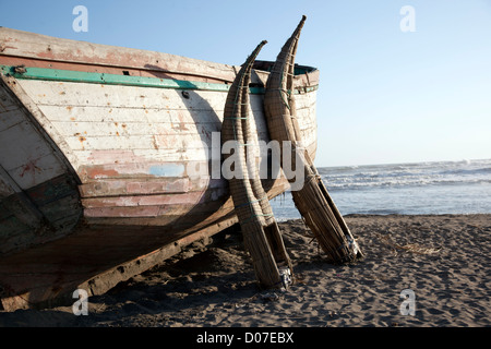 Cabalitos de Totora, tortora reed fishing rafts in Pimentel, a fishing ...