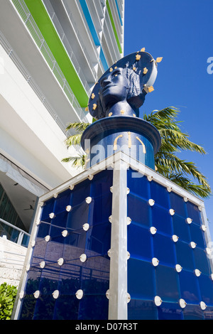 'The Lady of Miami' sculpture by Edouard Duval-Carrie, Miami Riverwalk ...