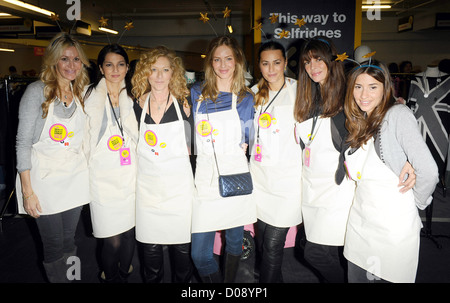 (l-r) Yasmin Le Bon, Trinny Woodall, Lisa Bilton and Melanie Blatt ...