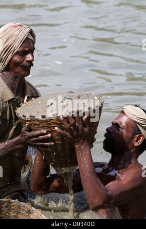 SAND MINERS IN BACKWATERS ZONE WHERE SAND IS EXTRACTED FOR USE AS ...