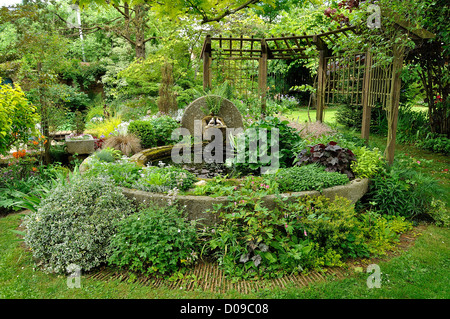 A "gadage" : structure in granite that was formerly used to grind the ...