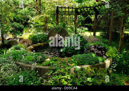 A "gadage" : structure in granite that was formerly used to grind the ...