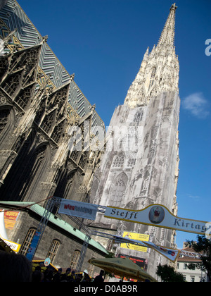 Steffl Kirtag in Wien, Österreich // Steffl Kirtag in Vienna, Austria ...