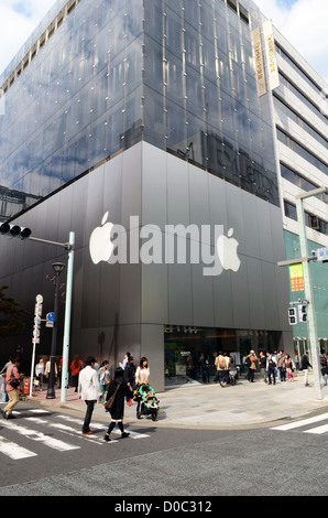 Apple Store in Ginza Street, Tokyo Stock Photo - Alamy