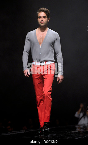 Model Versace collection at the Bell Celebrity Gala held at the Metro ...