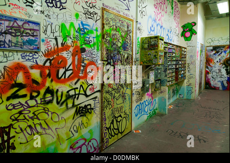 Les Frigos Building,Artist's Apartments,Paris, France Stock Photo - Alamy