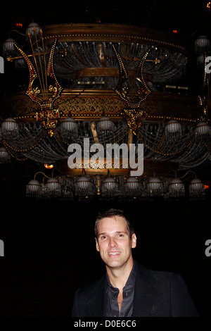 Hugh Panaro first performance back as The Phantom in the Broadway ...