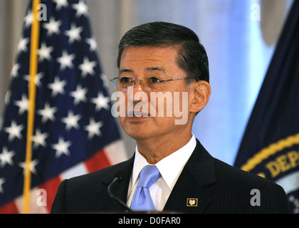 Portrait of US Army General Eric K. Shinseki, Vice Chief of Staff of ...
