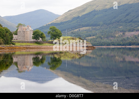 Dunderave Castle on Loch Fyne Stock Photo - Alamy