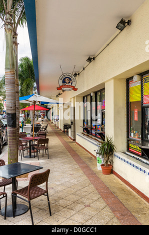 Sidewalk restaurant on Clematis Street in historic downtown West Palm ...
