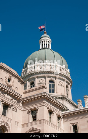 INDIANA Indianapolis State capitol building green dome exterior Stock ...