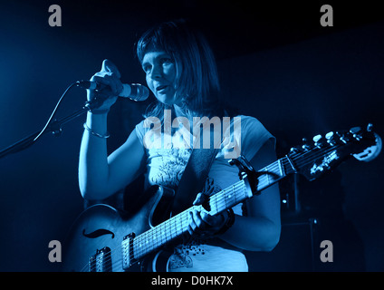 Frances McKee of The Vaselines performing at Liverpool Static Gallery ...