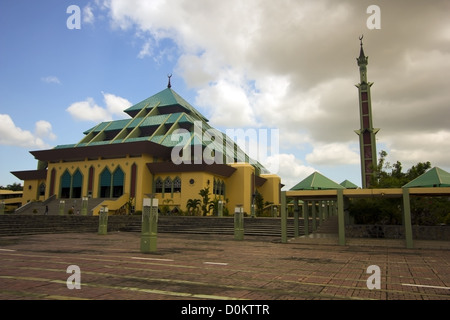 Masjid Raya Batam pyramid mosque, batam island, indonesia Stock Photo ...