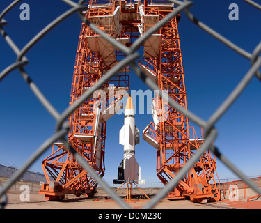 The historic Gantry Crane Launch Complex 33 in White Sands Missile ...