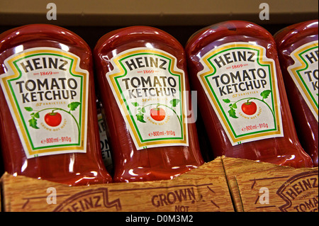 Heinz tomato ketchup sauce in plastic squeezable bottle. Studio shot on ...