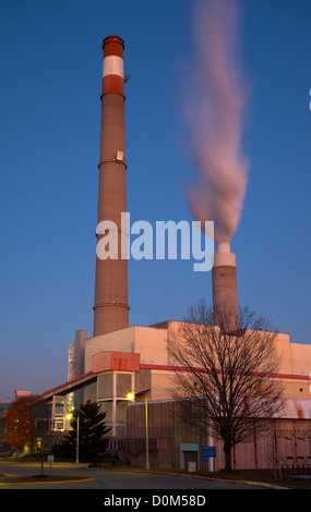 The TVA bull Run Steam Plant in Oak Ridge, Tennessee, USA produces ...