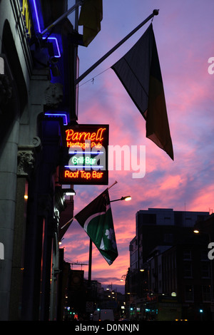 A neon sign in a bar in Dublin reading Lounge Stock Photo - Alamy