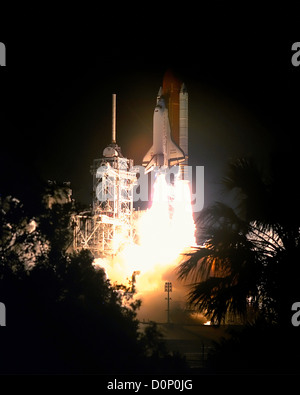 Launch of Space Shuttle Discovery on STS-121 Stock Photo - Alamy