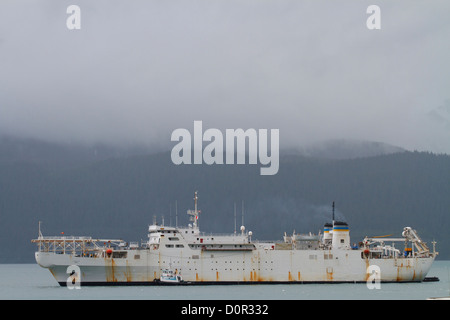 US Naval Ship Zeus (T-ARC-7) a cable laying and repair vessel Stock ...