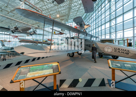 A replica 1928 Boeing Model 40B airmail plane, The Museum of Flight ...