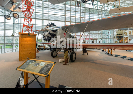 A replica 1928 Boeing Model 40B airmail plane, The Museum of Flight ...