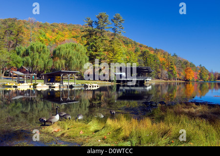 Lake Trahlyta at Vogel State Park, nestled in the Blue Ridge Mountains ...