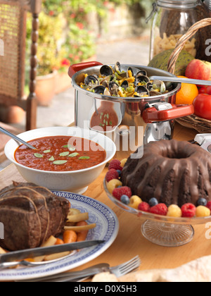Pressure Cooker Baked Potatoes Stock Photo - Alamy