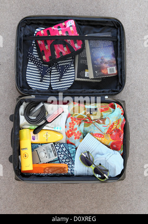 A packed suitcase Stock Photo - Alamy