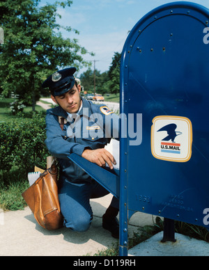 An old U.S. Mail drop box for outgoing mail Stock Photo - Alamy