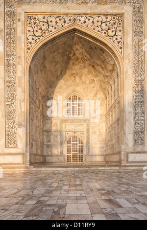 India, Uttar Pradesh, Agra, Calligraphy on Taj Mahal Stock Photo - Alamy