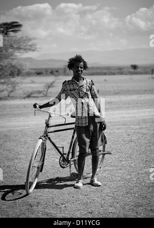 Portrait Of A Karrayyu Tribe Man With Traditional Gunfura Hairstyle ...