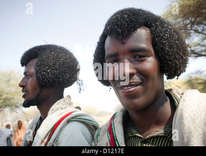 Portrait Of A Smiling Karrayyu Tribe Men With Gunfura Hairstyle And Red ...