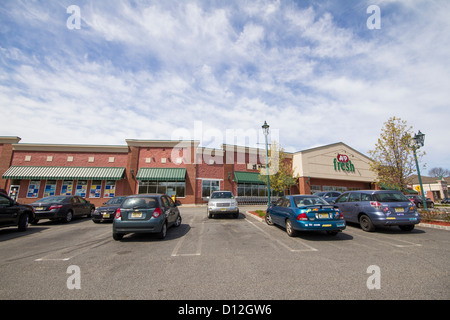 A&P store front and parking lot Stock Photo - Alamy