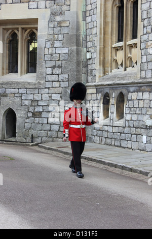 Queen's Guard with gun at the Windsor Castle, England Stock Photo - Alamy