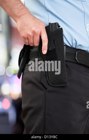 USA, Illinois, Metamora, Police officer aiming gun Stock Photo - Alamy