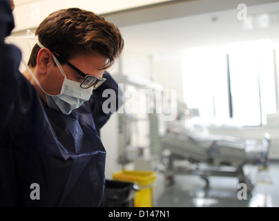 Male nurse with a patient in the intensive care unit Stock Photo - Alamy