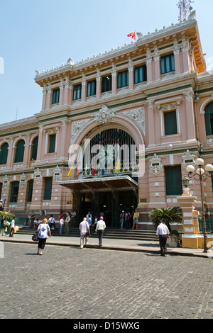 The main Post Office in Ho Chi Minh City, Vietnam Stock Photo - Alamy