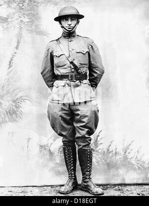 President Harry S Truman in WW1 american infantry uniform. Truman ...
